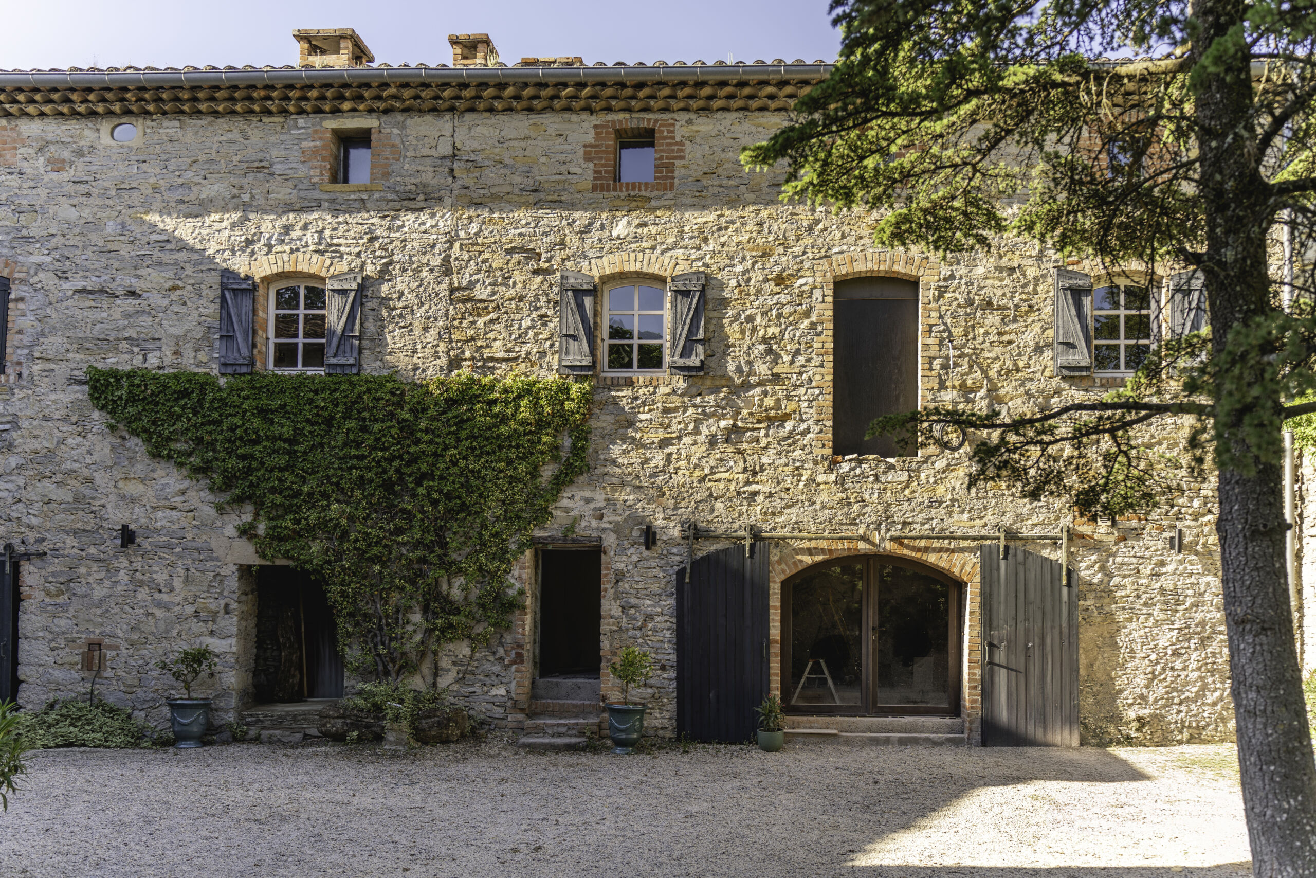EXTERIEUR LES TERRES AOYAMA - Pôle Mécanique Alès-Cévennes